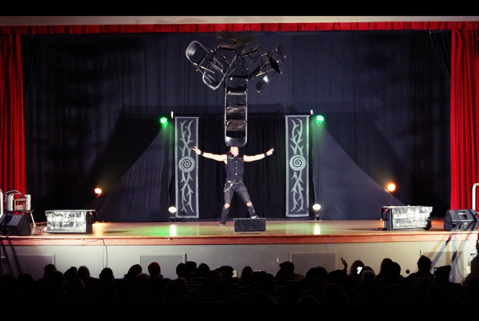 Clark Lewis : The Rogue Showman - Official Website