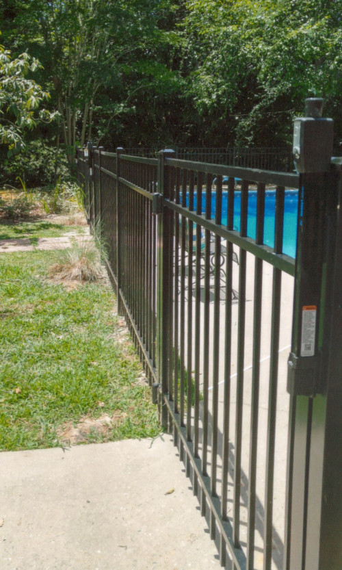 B&W Fence - Residential