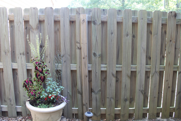 B&W Fence - Residential