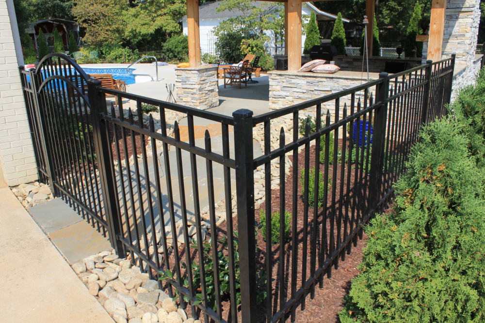 B&W Fence - Residential