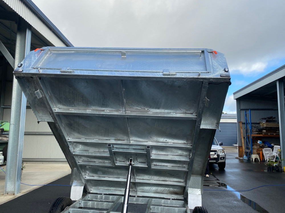 Galvanised Hydraulic Single Axle Tipper Trailers - Trailers2Go