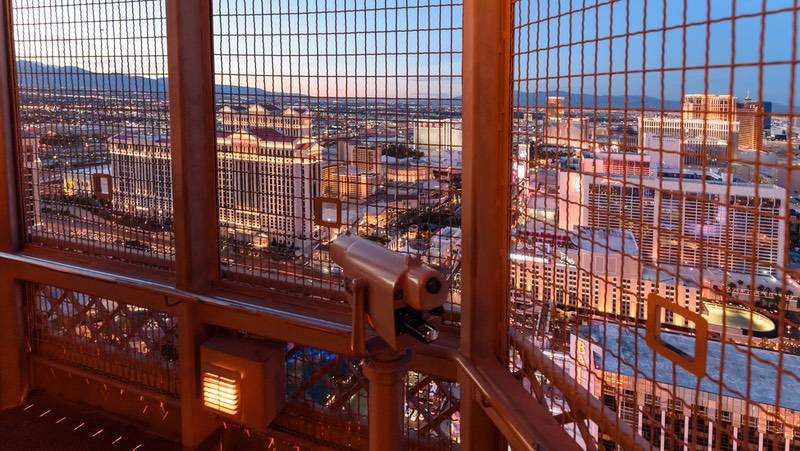 eiffel tower viewing deck