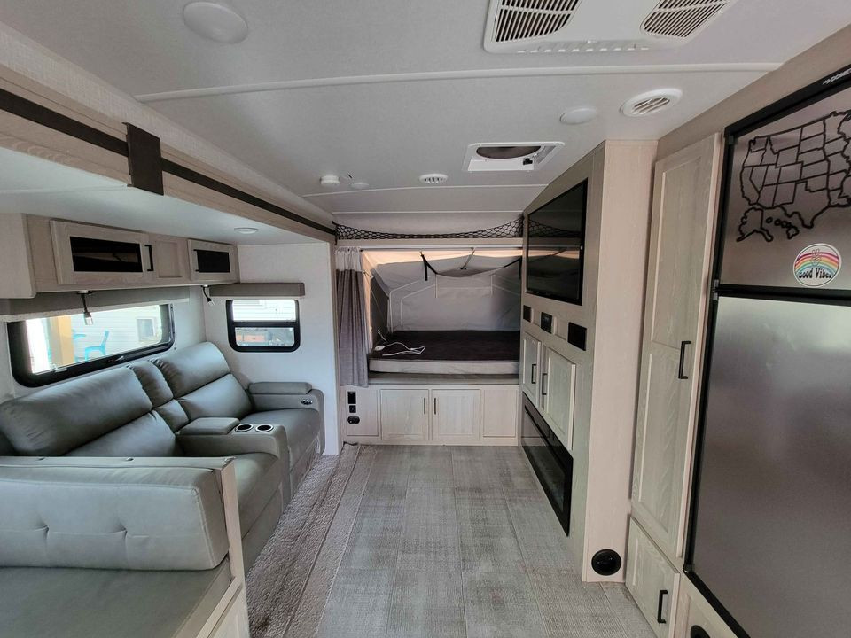 From Cozy to Spacious: A Guide to Choosing the Perfect Hybrid RV Layout ...