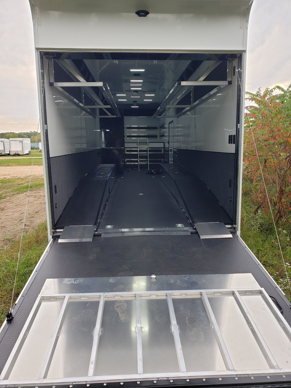 Home [www.ctstrailersales.com]