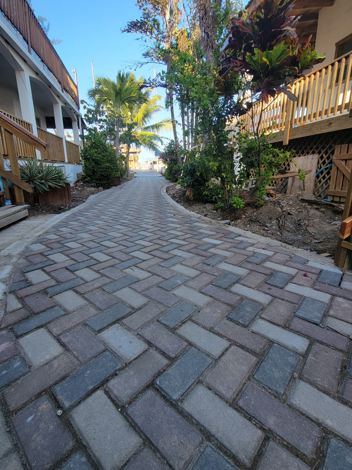 Alexander Construction is a trusted general contractor in Roatán ...
