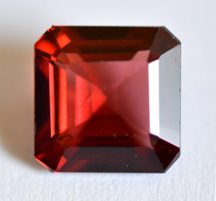 Pyralspite Garnets: Almandine, Pyrope & Spessartine