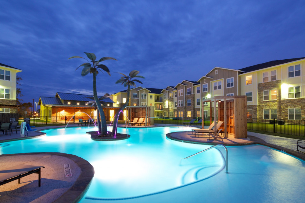 Home [www.executivepoolconstruction.com]